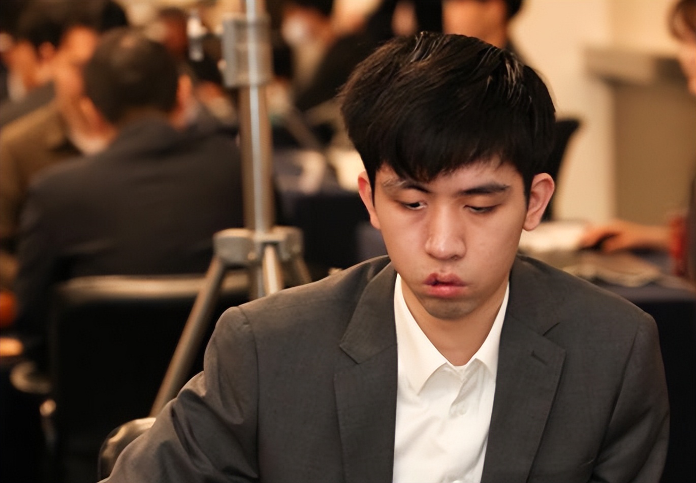 Yang Dingxin and Gu Zihao signed the LG Cup! Li Xuanhao, Ke Jie, and Wang Xinghao fought hard ...