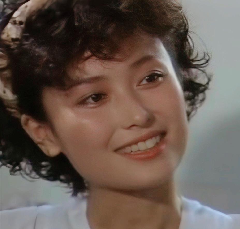 Zuo Ling, a popular beauty star in the 1990s, took her daughter to remarry and was happy, and ...