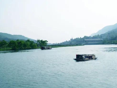 The majestic Wushi Peak and the long Lianshui River - iMedia