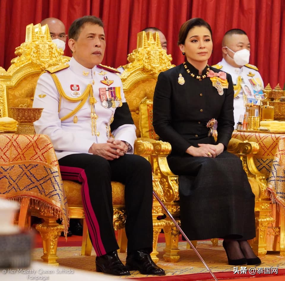 The King and Queen of Thailand attended the funeral of Prince Yukol and ...
