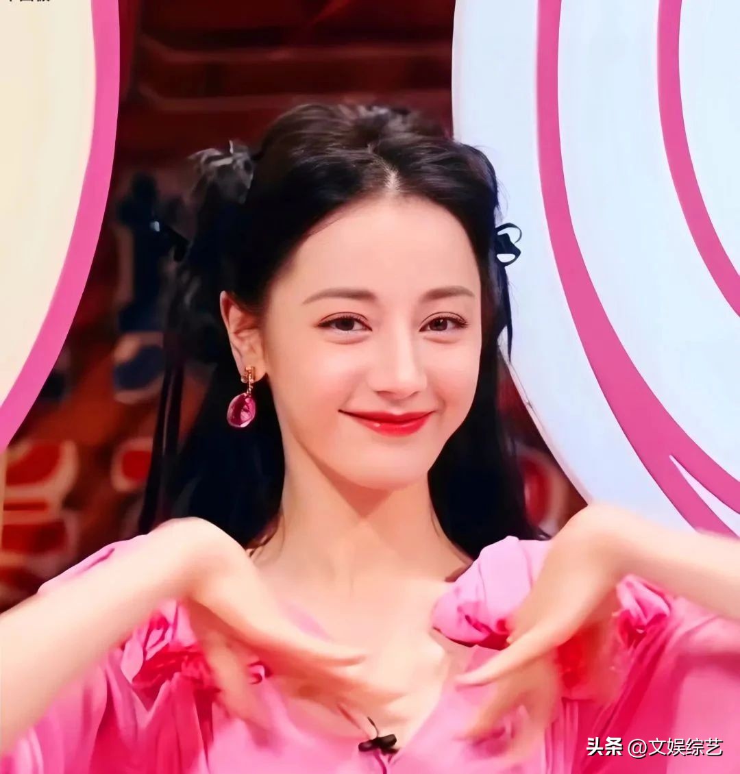 Di Lieba is popular again, the ruffled dress is sexy and charming, men ...