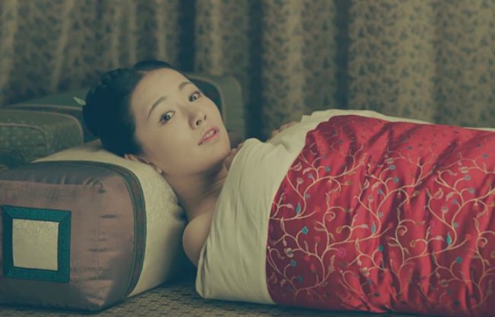 Why is the concubine's bed less than 1 meter wide? It's not that the ...