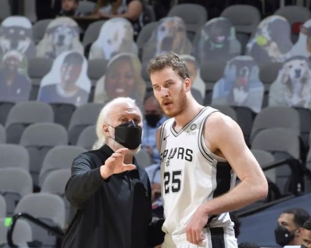 The Spurs rebuild, the starting center is on the shelf!Asking price 2 ...