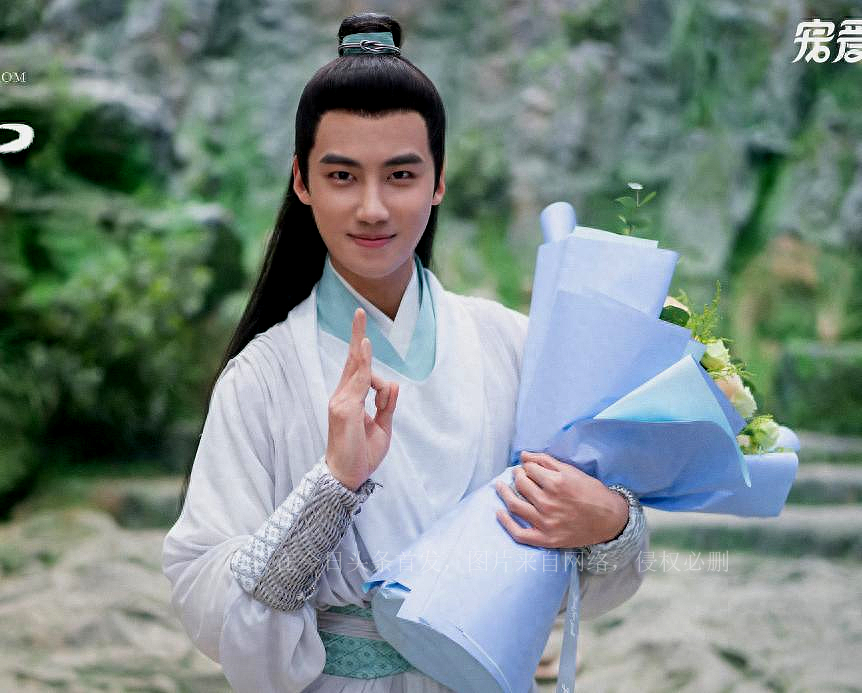 Actor Liu Feng passed away suddenly after 20 hours of work. The crew expressed their condolences ...