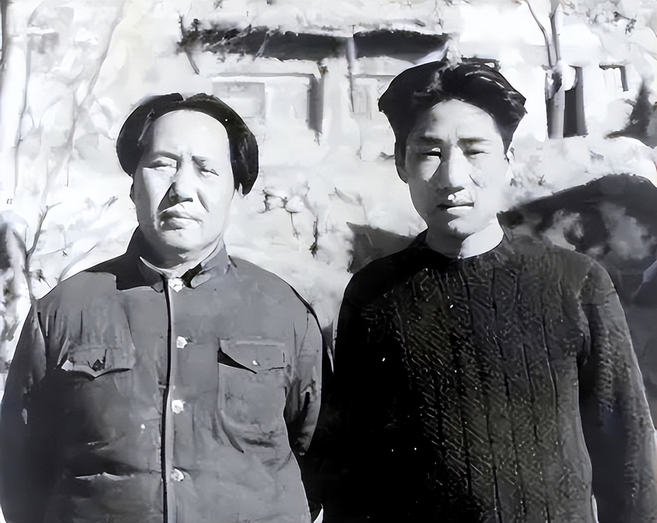 In 1993, the descendants of the Mao family gathered in Shaoshan, and ...