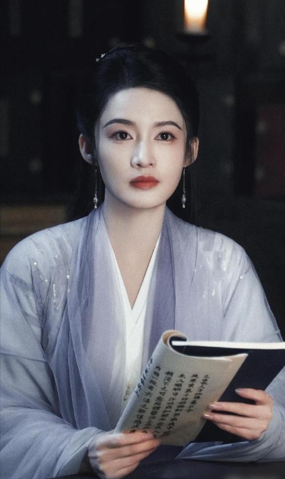 Unable to open her mouth and with a stiff expression, the 34-year-old ...