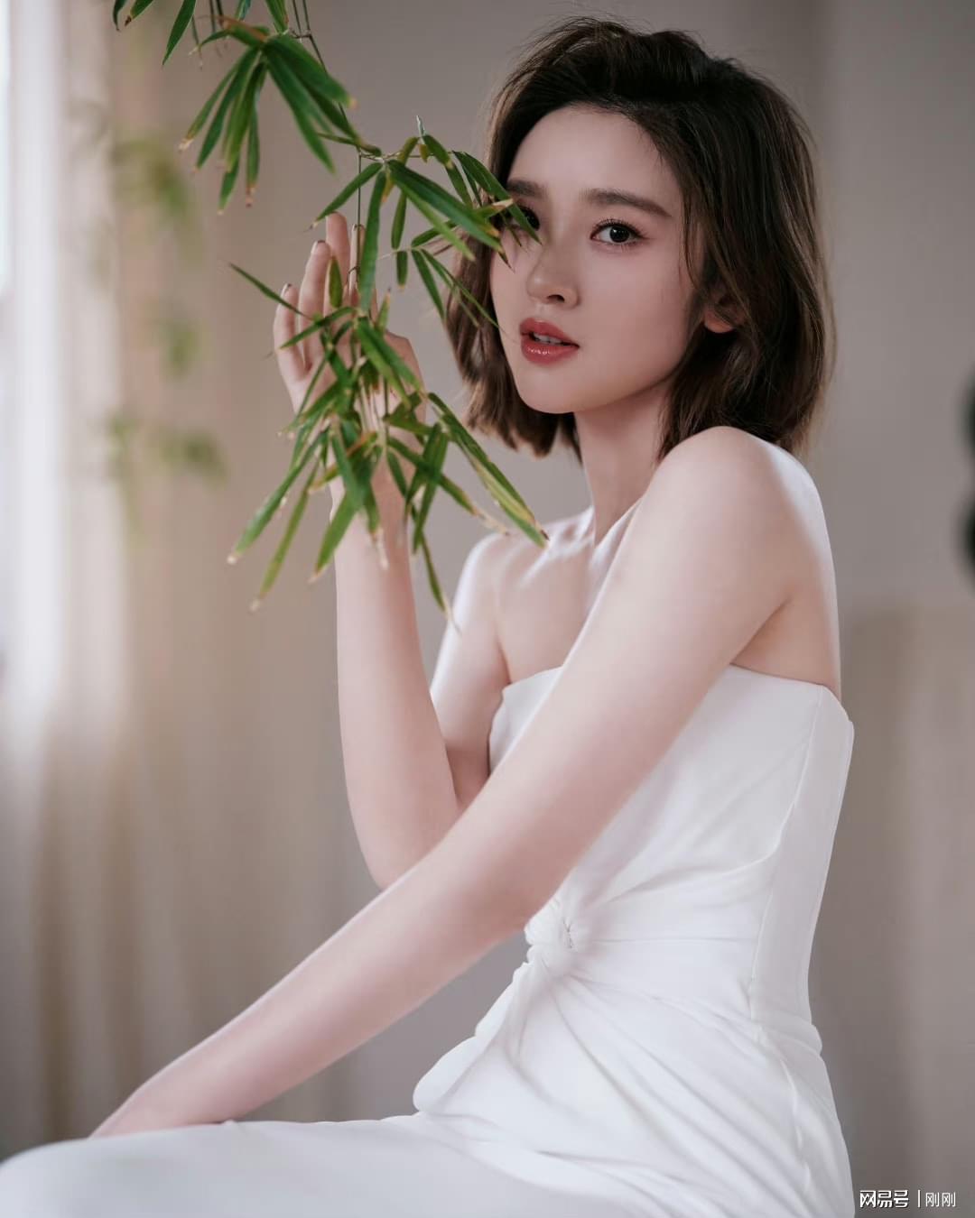 Tang Yixin, the winner of life in the entertainment circle - iNEWS