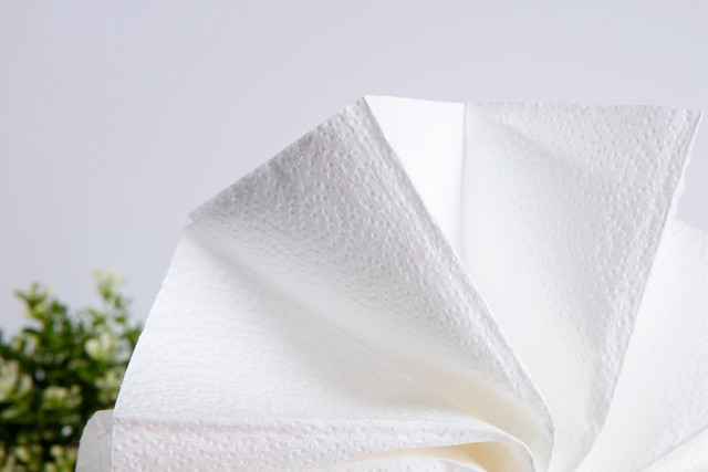 Whether it is better to use tissue paper or roll paper in daily life ...