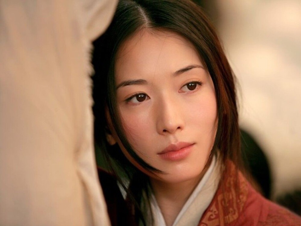 Lin Chiling does yoga - iNEWS