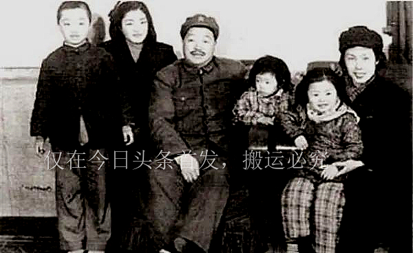 85-year-old Xue Ming insisted on participating in the farewell ceremony ...