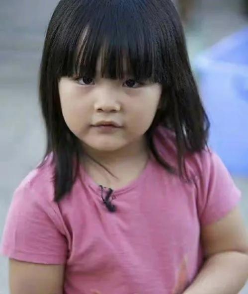 Where is Dad going, Wang Shiling has grown up! Wearing a tube top skirt ...