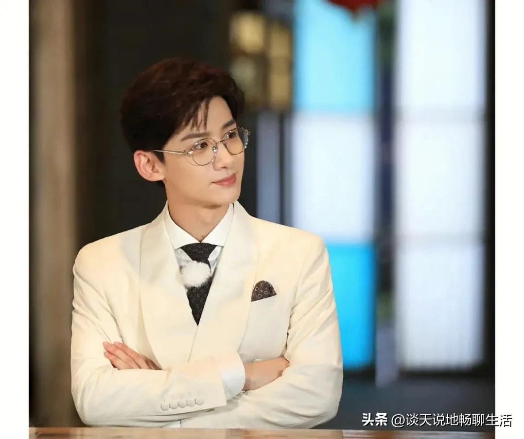 Why many people like the handsome actor Bai Jingting - iNEWS