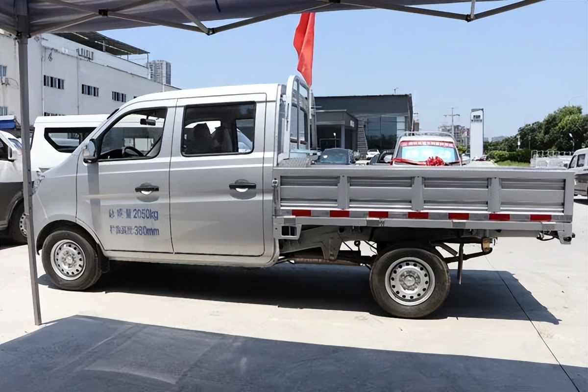1.6L+Wide Body+Heavy Load Whose Car Is So Awesome - iNEWS
