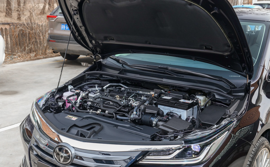 Among the five car brands with better engine quality, Mercedes-Benz is ...