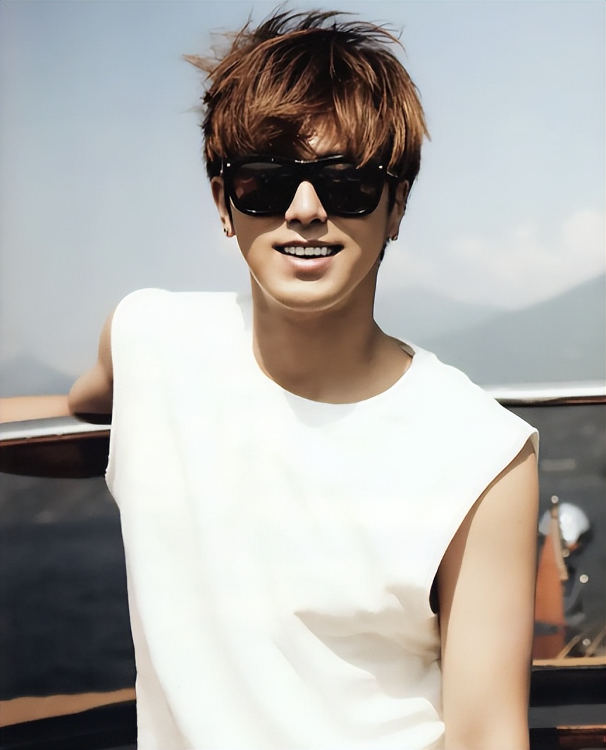 The king of the stage, Zheng Yunhao, was poisoned by black fans and ...