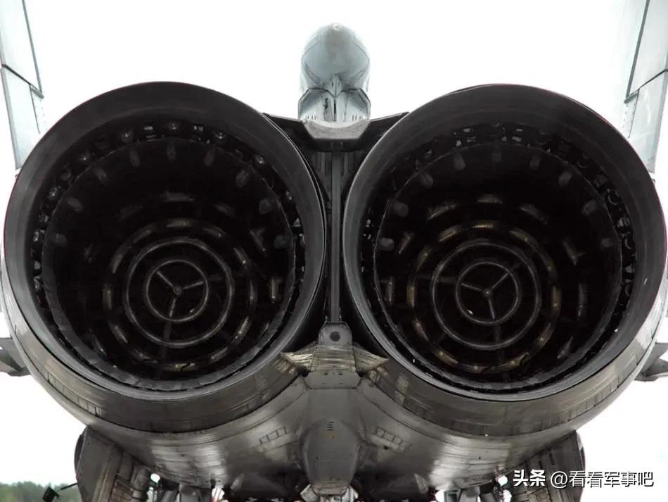 In the final form, the J-20 has not fallen behind when it meets the F22 ...