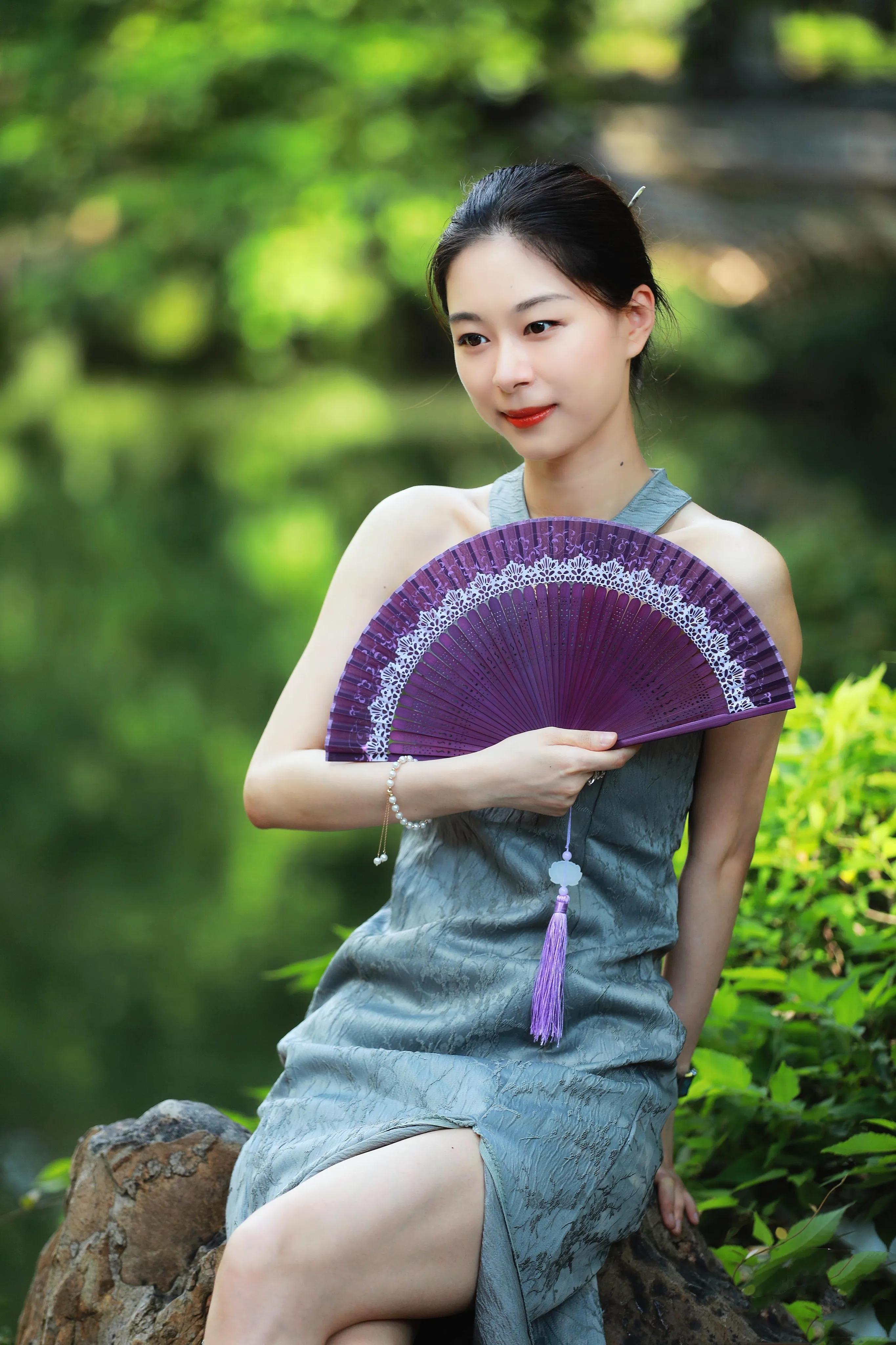 The 136th issue of Portrait Humanities Collection of Heroes Photography ...