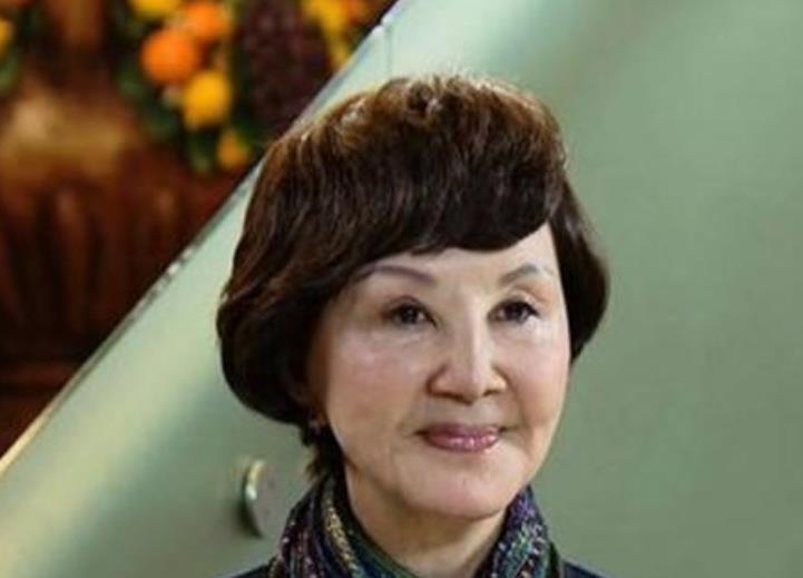 The six celebrities who were famous in their youth but paralyzed in ...