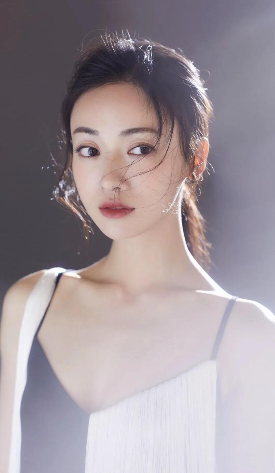 Beautiful and Delicious Wu Jinyan - iNEWS