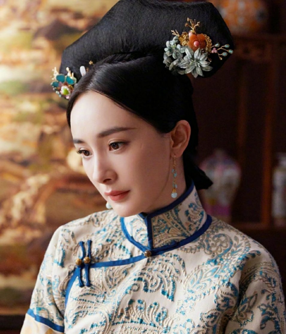 Yang Ying challenged the Qing palace costume for the first time. After ...