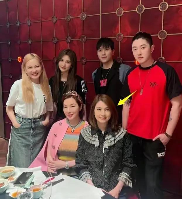 It was revealed that Hong Xin was in a low mood and refused Cai Shaofen ...