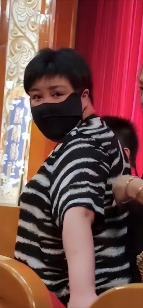 Netizens ran into Guo Degang's wife, Wang Hui, and son, their body ...