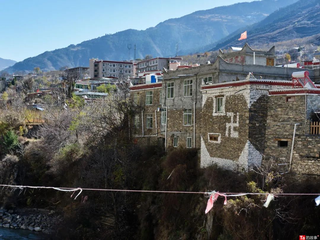 Sichuan-Tibet trip, Wori chieftain's official village and Balang ...