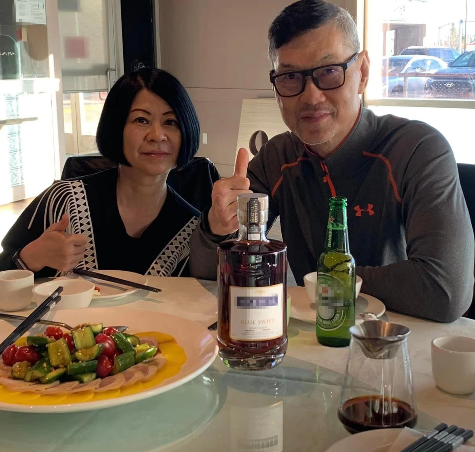 63-year-old Billy Zhou settled in Canada!A recent photo of gray hair ...