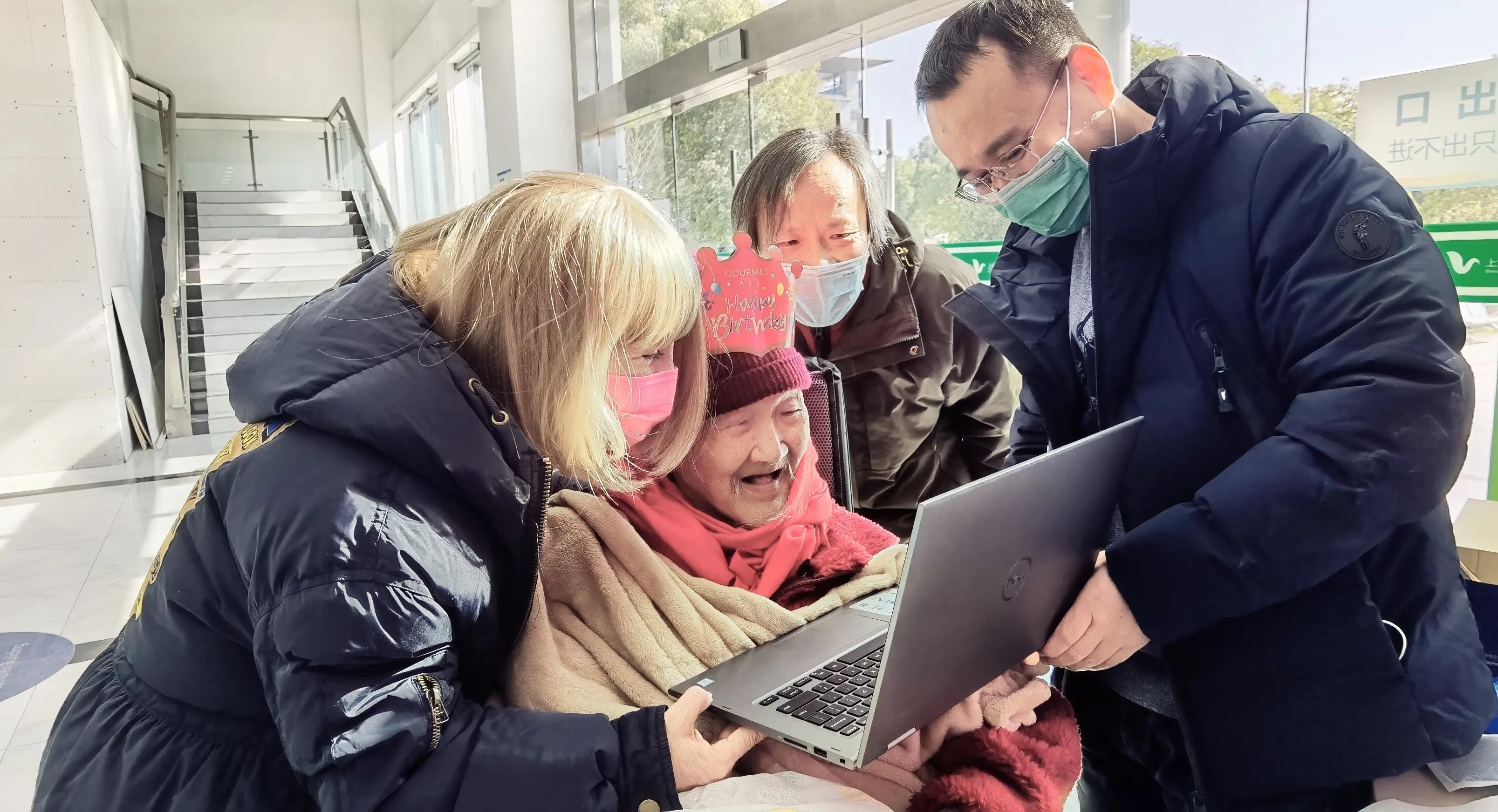 Mr. Fu Shen, a master of contemporary art history and painting and ...