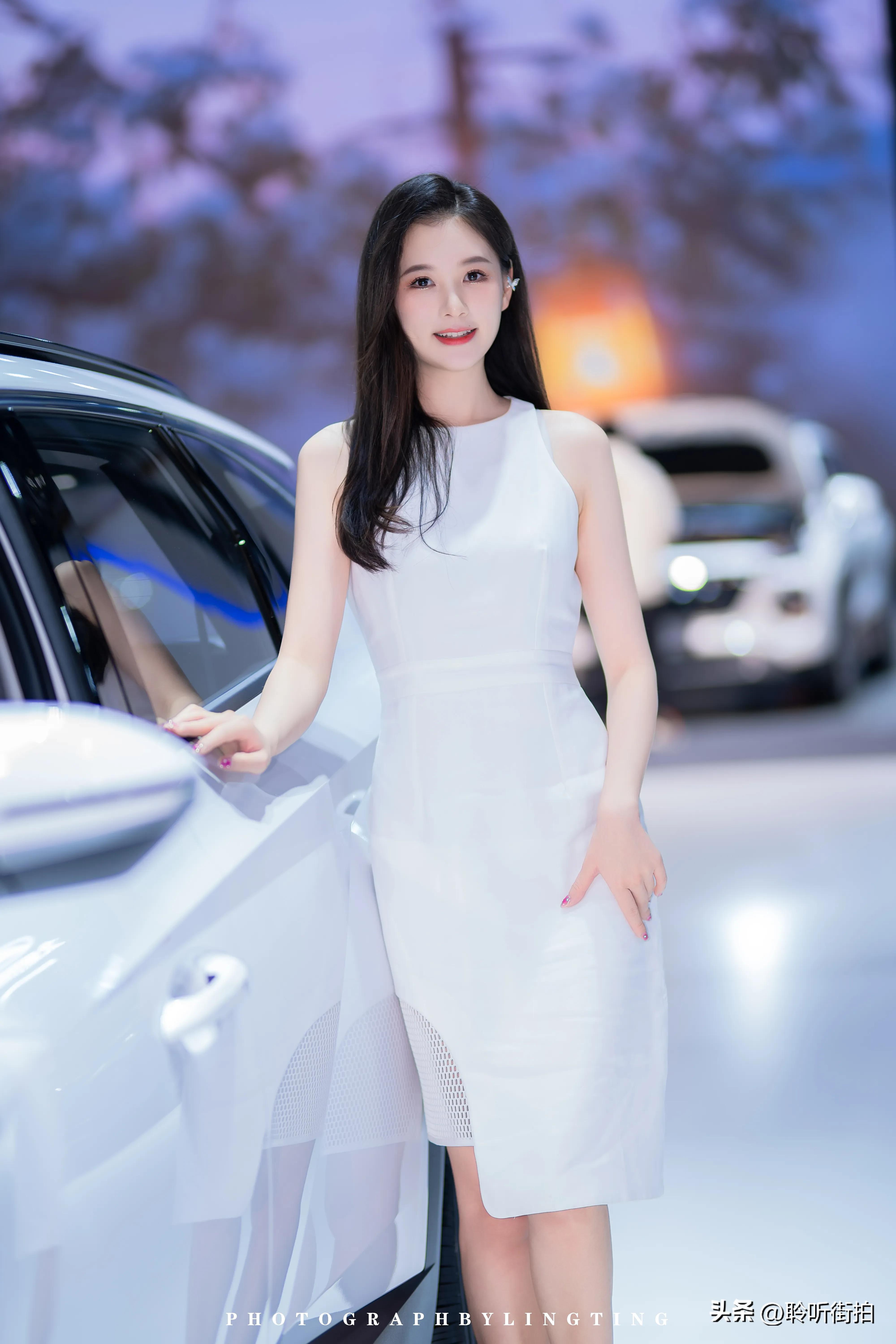 Auto show car model: Ru Jia - iNEWS