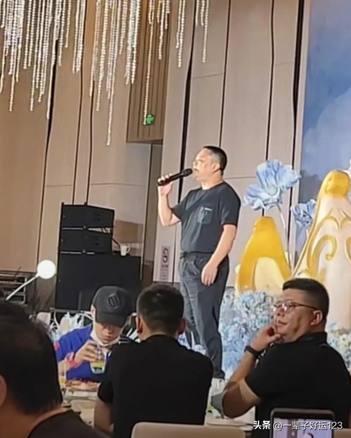 Aqing Ade's wedding partner, Shu Yue's wedding actually sang last night ...