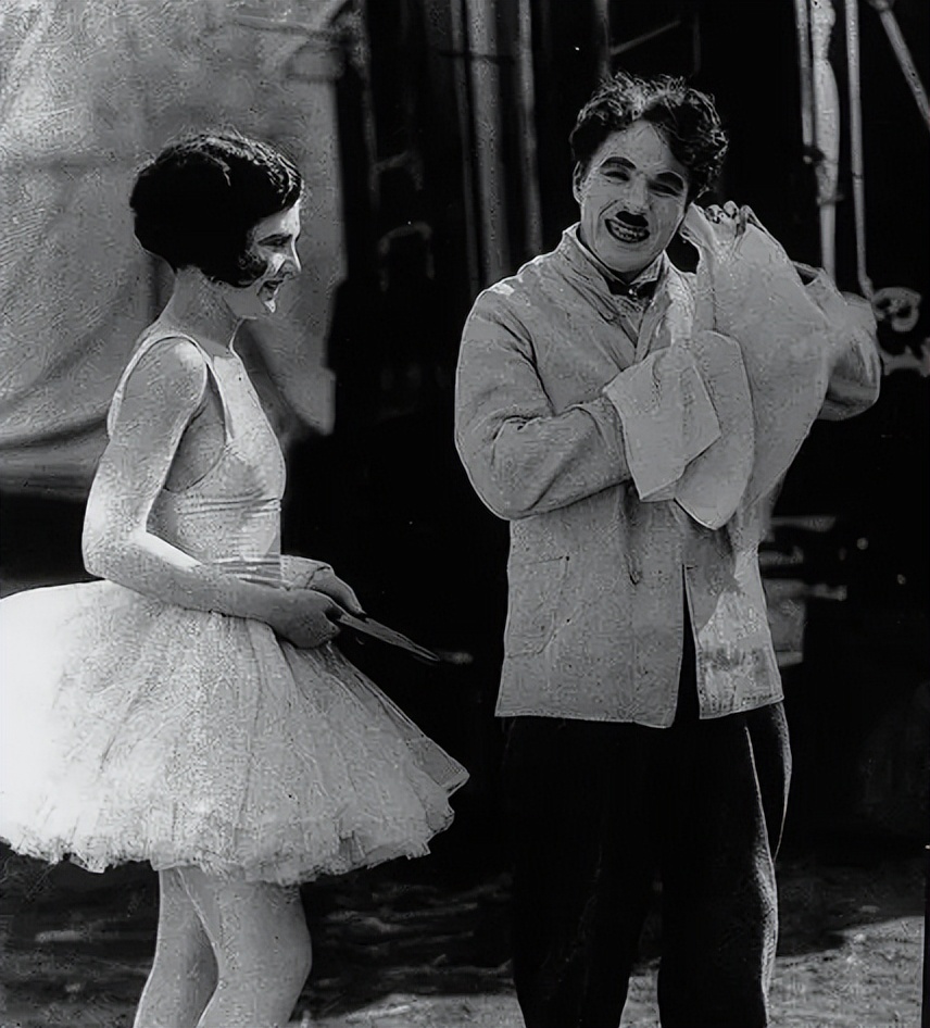 In this film, Chaplin perfectly exposed the complexity of human nature ...