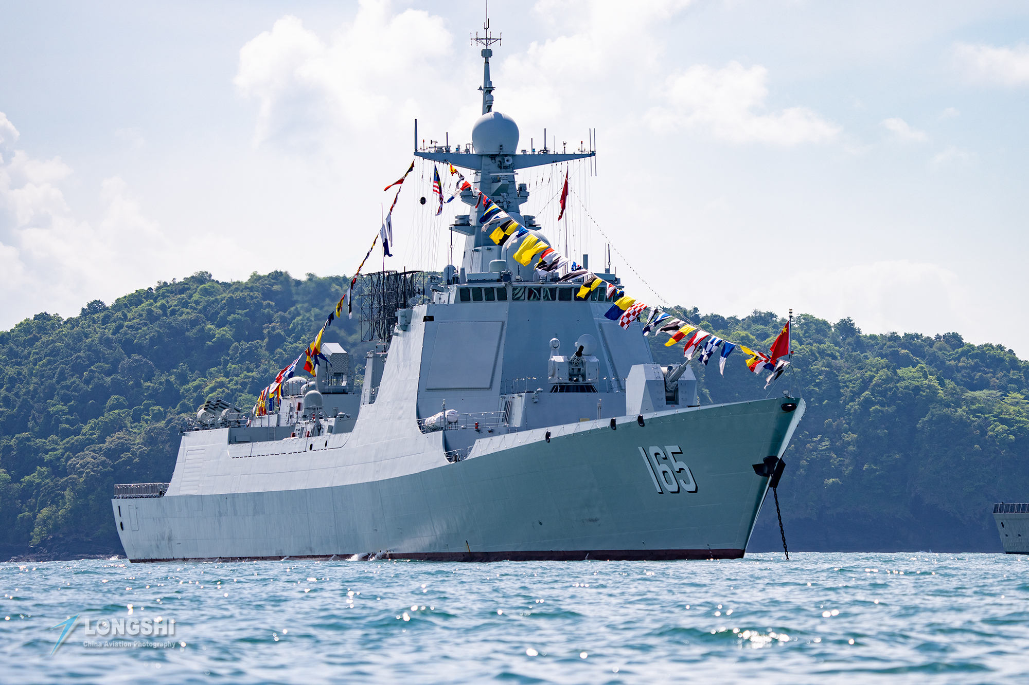 The 052D destroyer sailed far away and appeared in the Indian Ocean ...