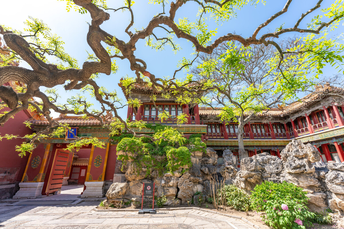 The Emperor's Palace (Part 1) - iNEWS