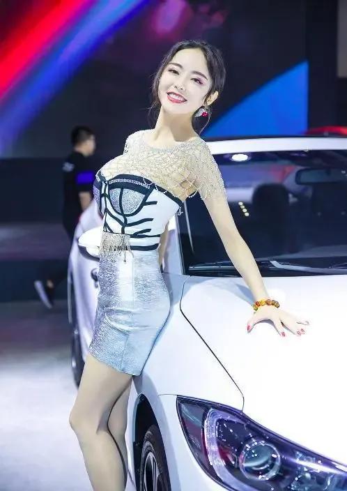 Photos of Pan Chunchun's auto show leaked out, and his proud figure ...