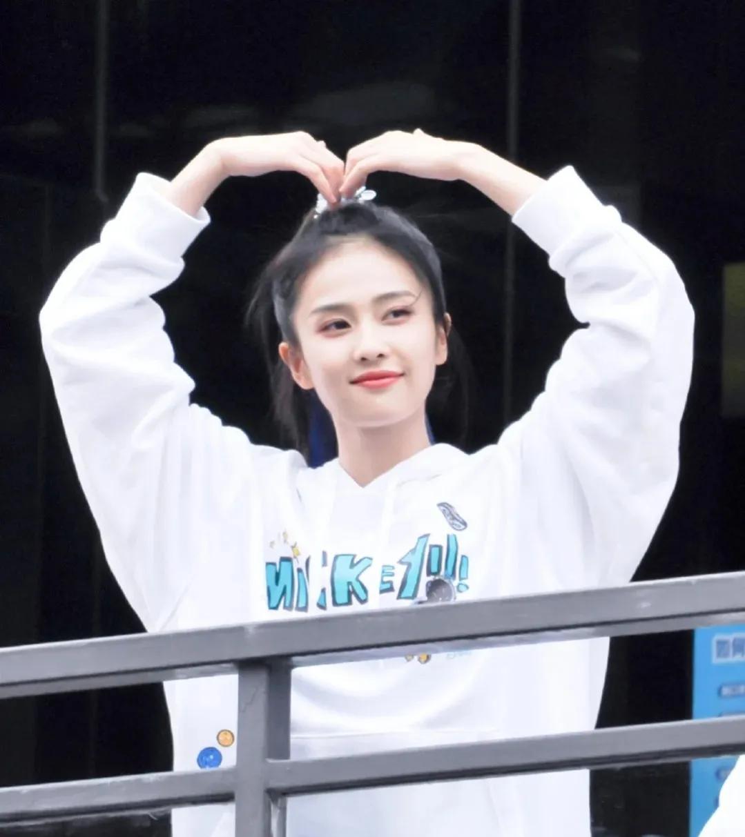 I thought that Bai Lu was just a singer, but he performed so amazingly ...