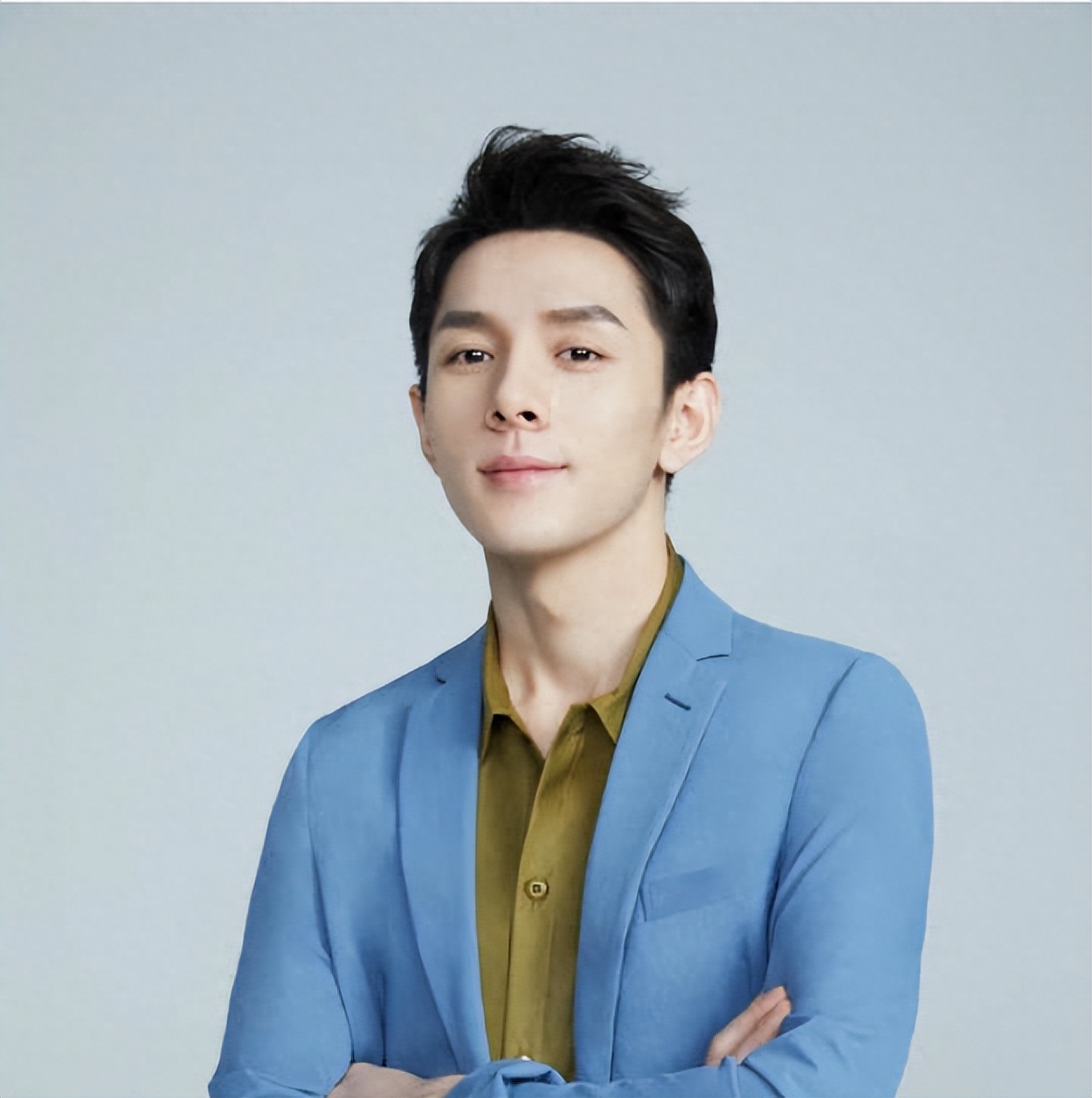 After Li Jiaqi apologized in tears, he continued to live broadcast to ...