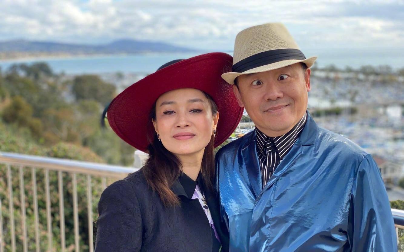 Zhou Libo was seen by chance in Sanya!Dressed boldly and leisurely ...