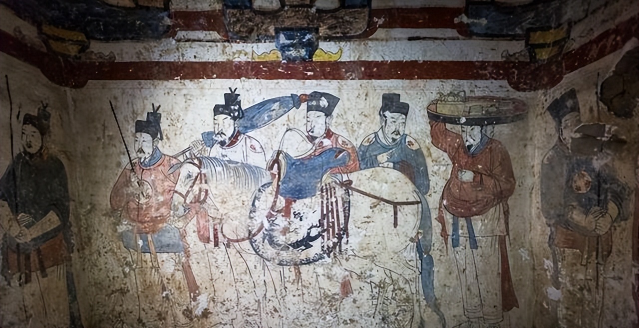 In 1993, the tomb of the founding fathers of the Liao Dynasty was ...