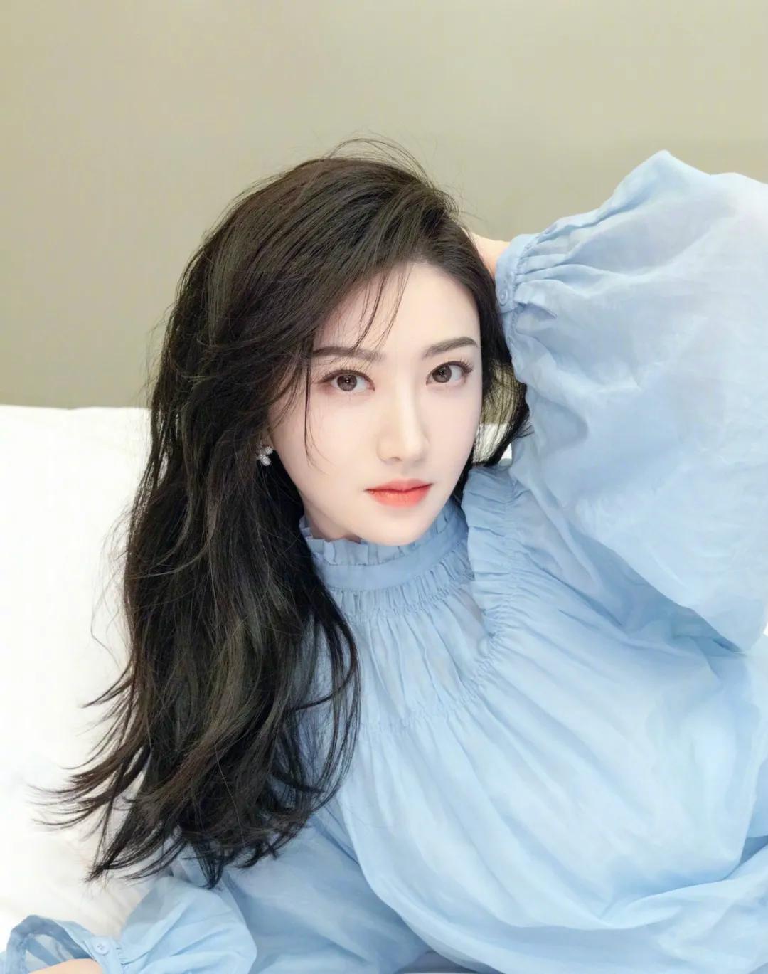Jing Tian is eager to find a backer?Qu Chuxiao raised his eyebrows and ...