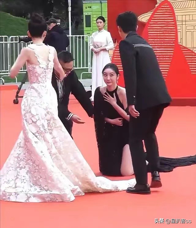 The female star fell down on the red carpet again. Is this phenomenon ...