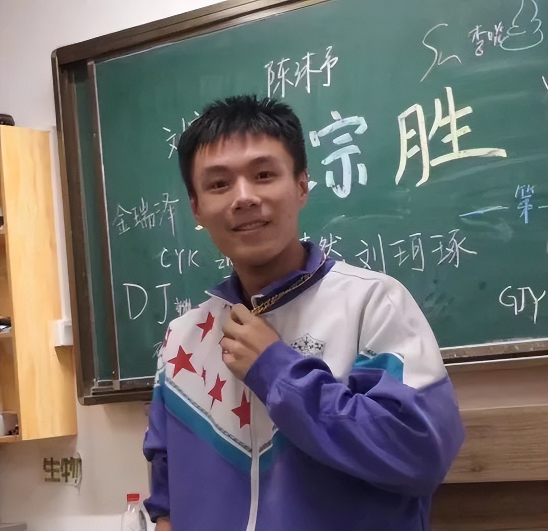 Alumni of the High School Affiliated to Normal University, Tsinghua ...