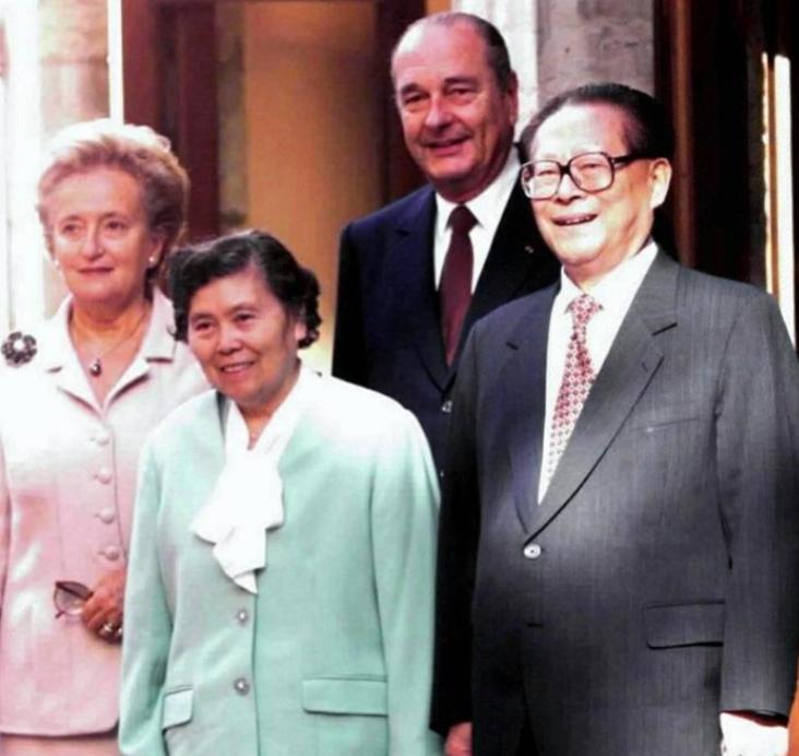 Lao Jiang: Loved his wife Wang Yeping for a lifetime, and held hands ...