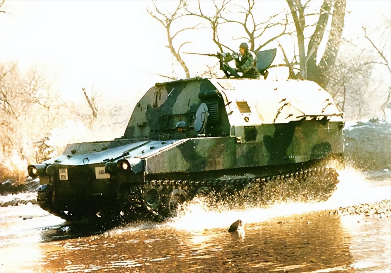 American M108 105mm self-propelled gun that participated in the Vietnam ...