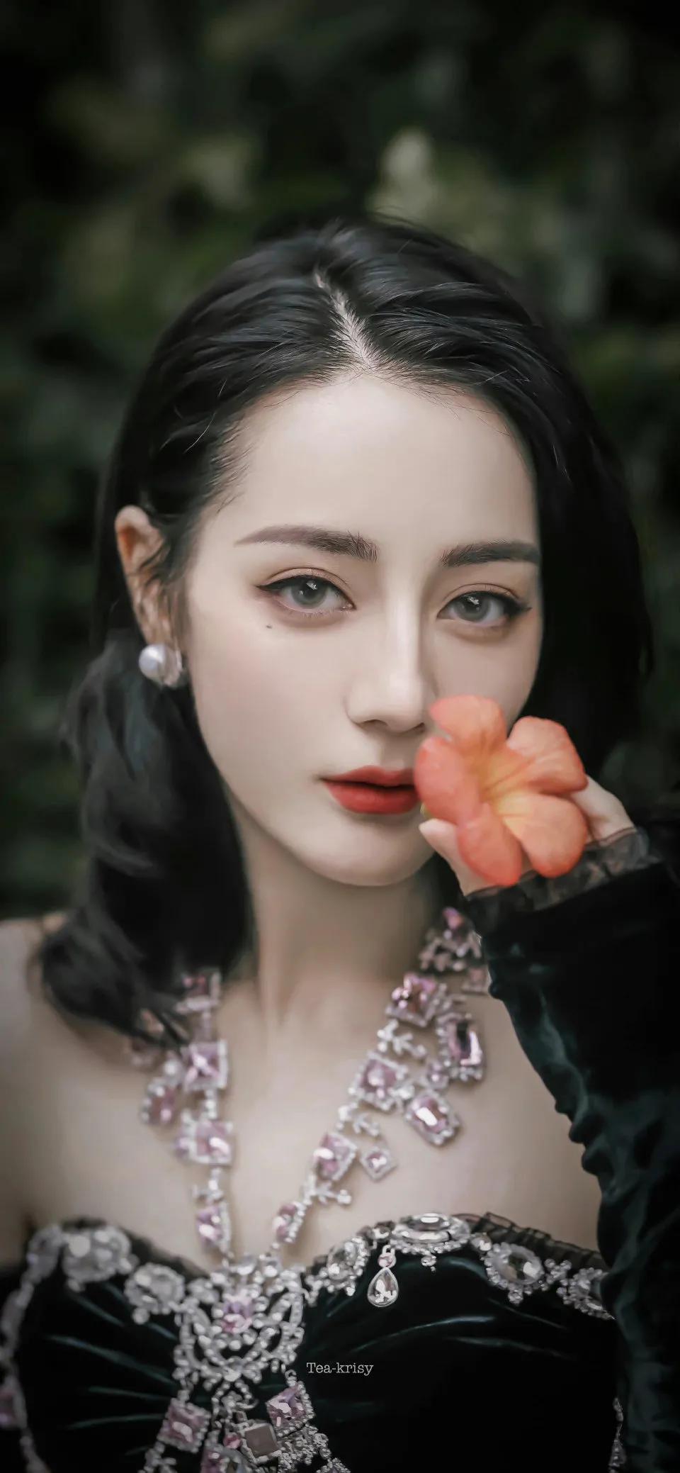 Reba wallpaper sharing: white skin, beautiful long legs, elegant ...