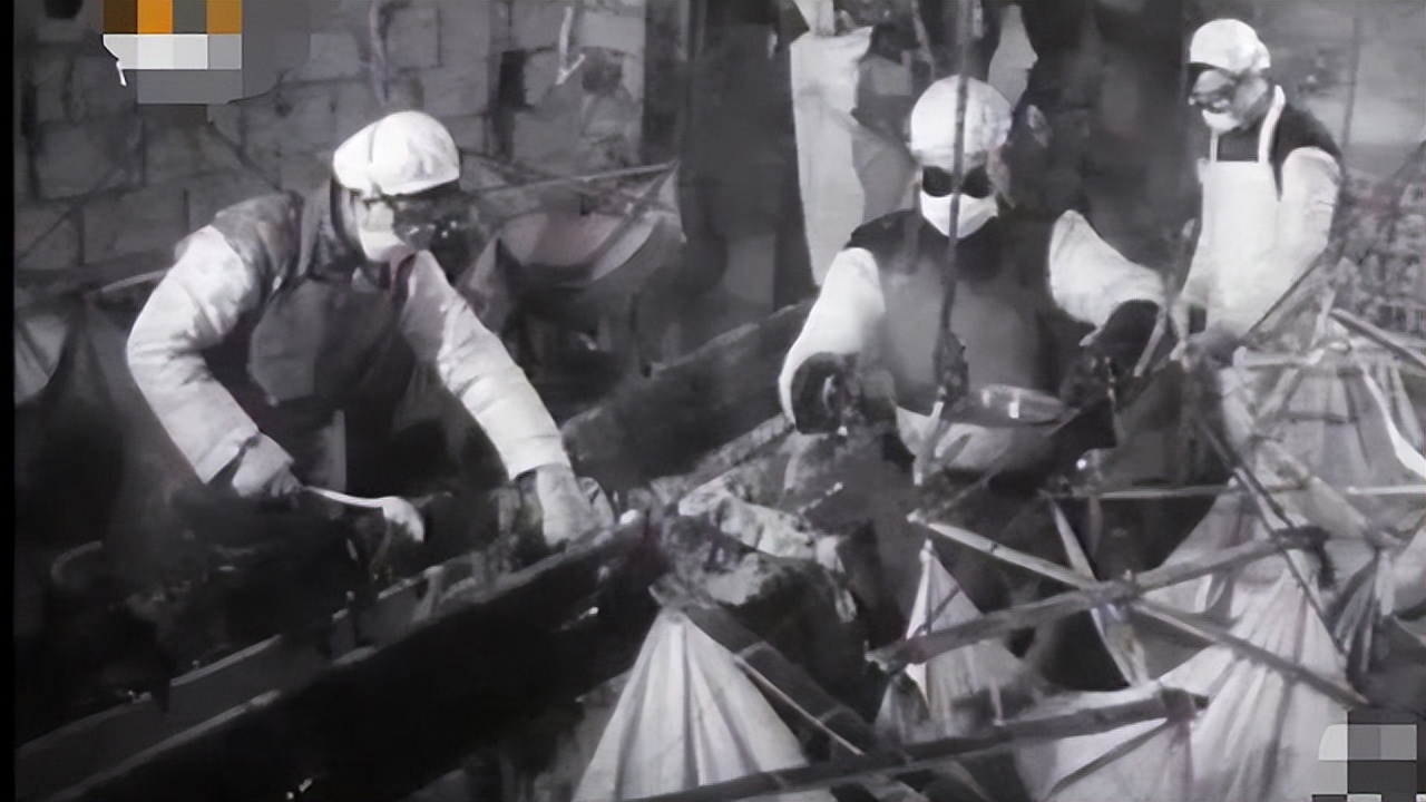 In the "nuclear pants" dispute in 1963, Jin Yong asked Chen Yi to take ...