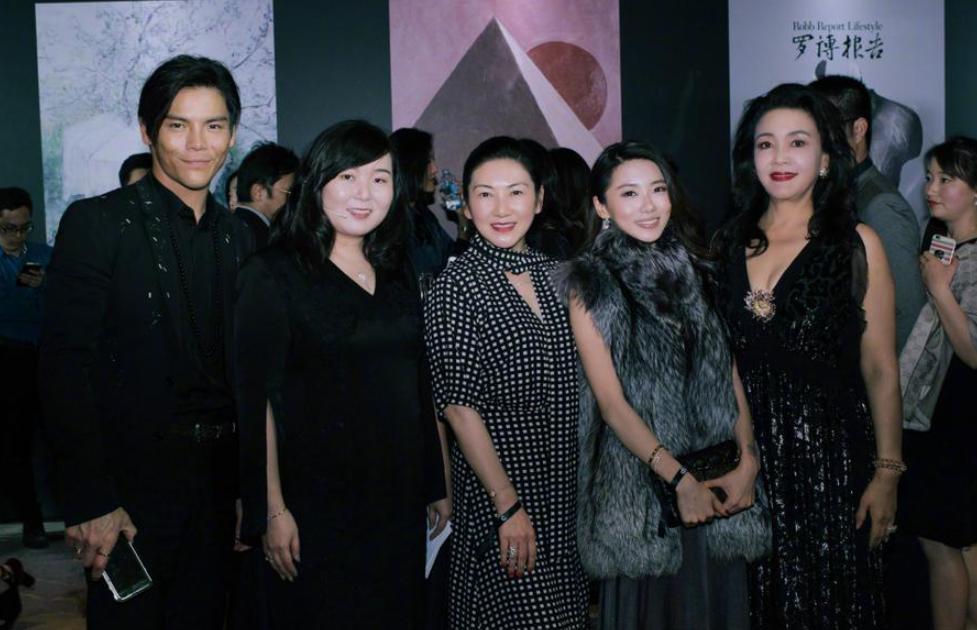 Cheng Xiaoyue is officially announced as a mother! Posting photos of children and announcing ...