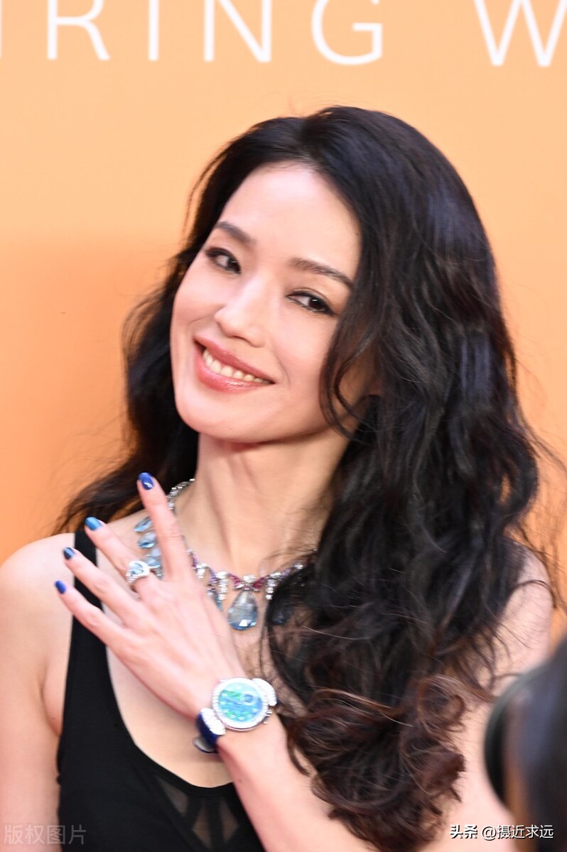 The beauty Shu Qi wears a black tulle corset splicing gown to attend ...