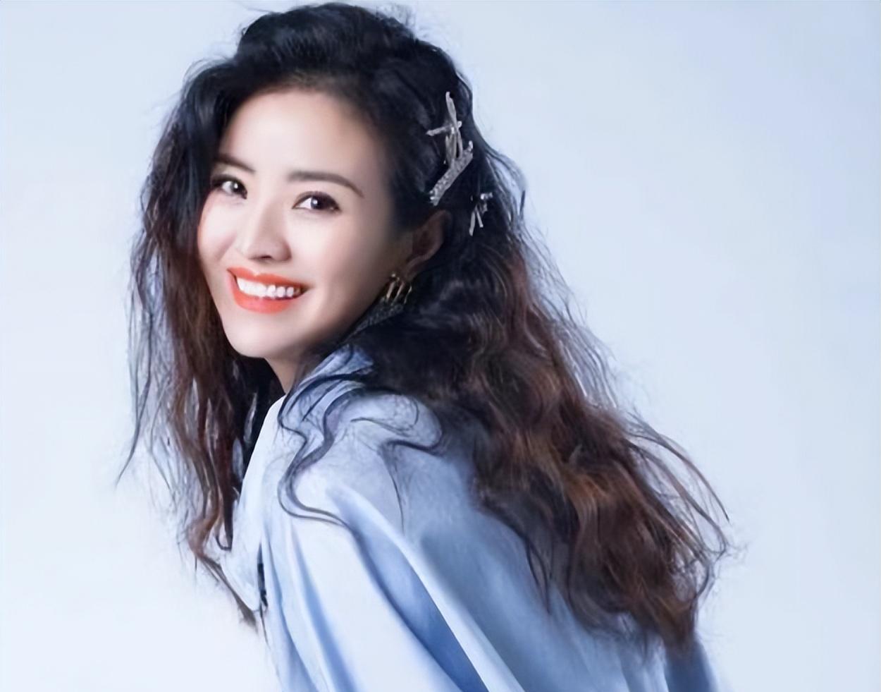 She was once the most beautiful host on CCTV and lived with Sa Beining ...