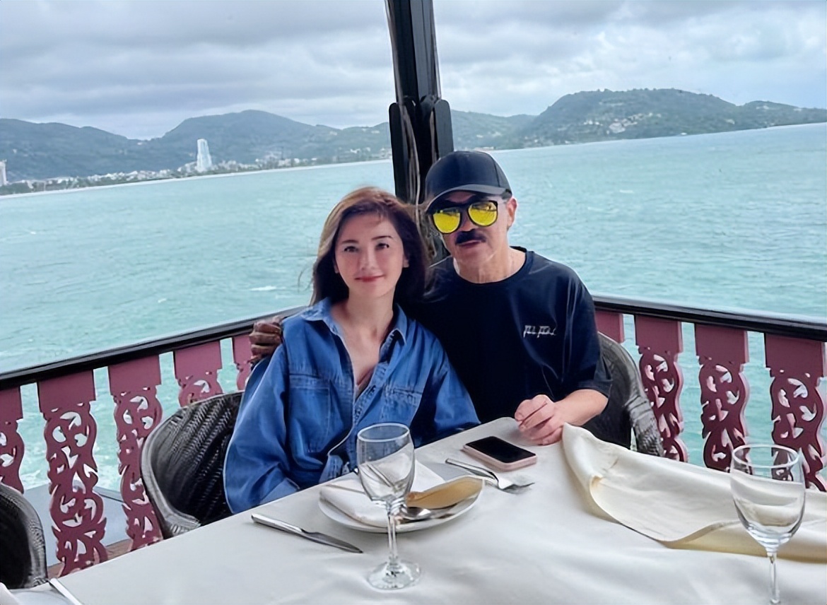 Charlene Choi's family travels for three generations, the 90-year-old ...